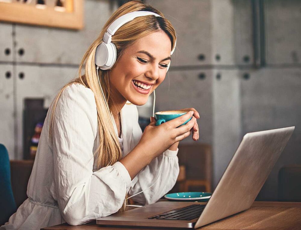 What is Freelance Work? Freelancing Job Meaning — The Remote Hive